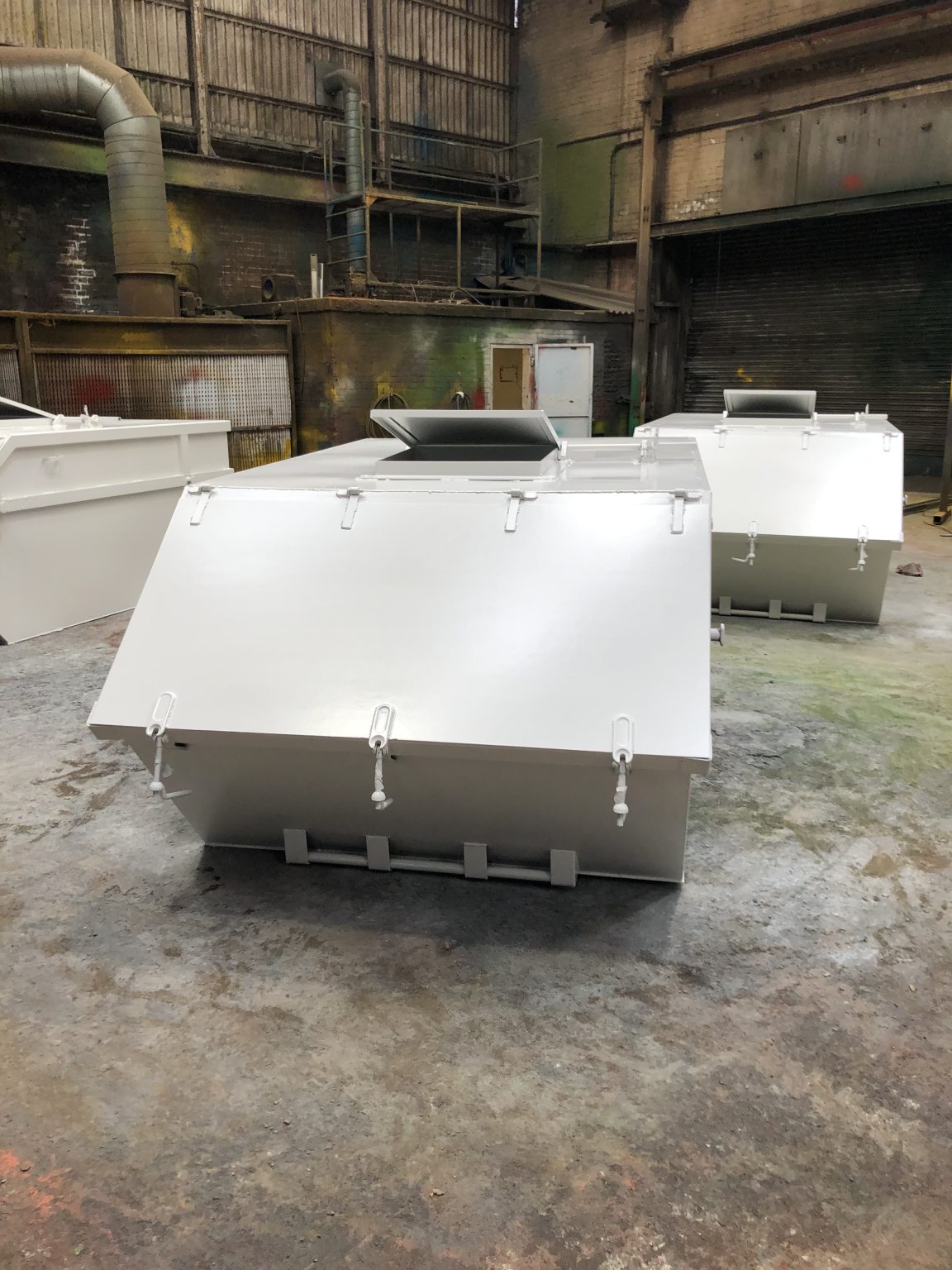 H W Energy 8YD closed ash skip with lidded aperture in roof - front ...